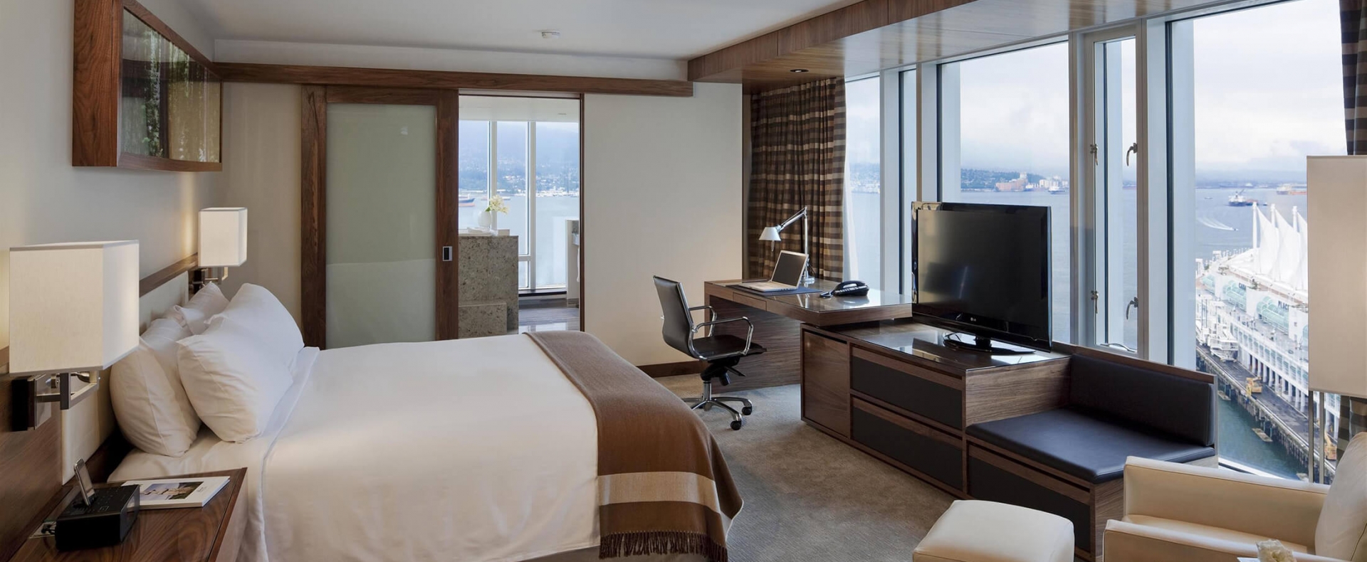 Rooms & Suites – Fairmont Pacific Rim