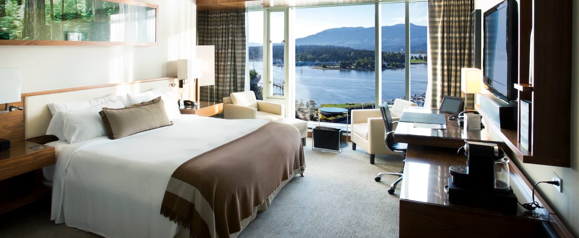 Signature Harbour Mountain View – Fairmont Pacific Rim
